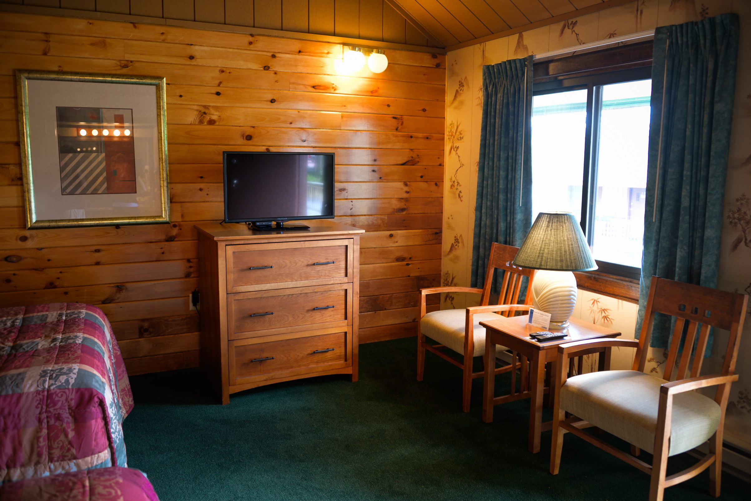 Lake George Lodging Offering Spacious Courtyard Queen & Double Rooms ...